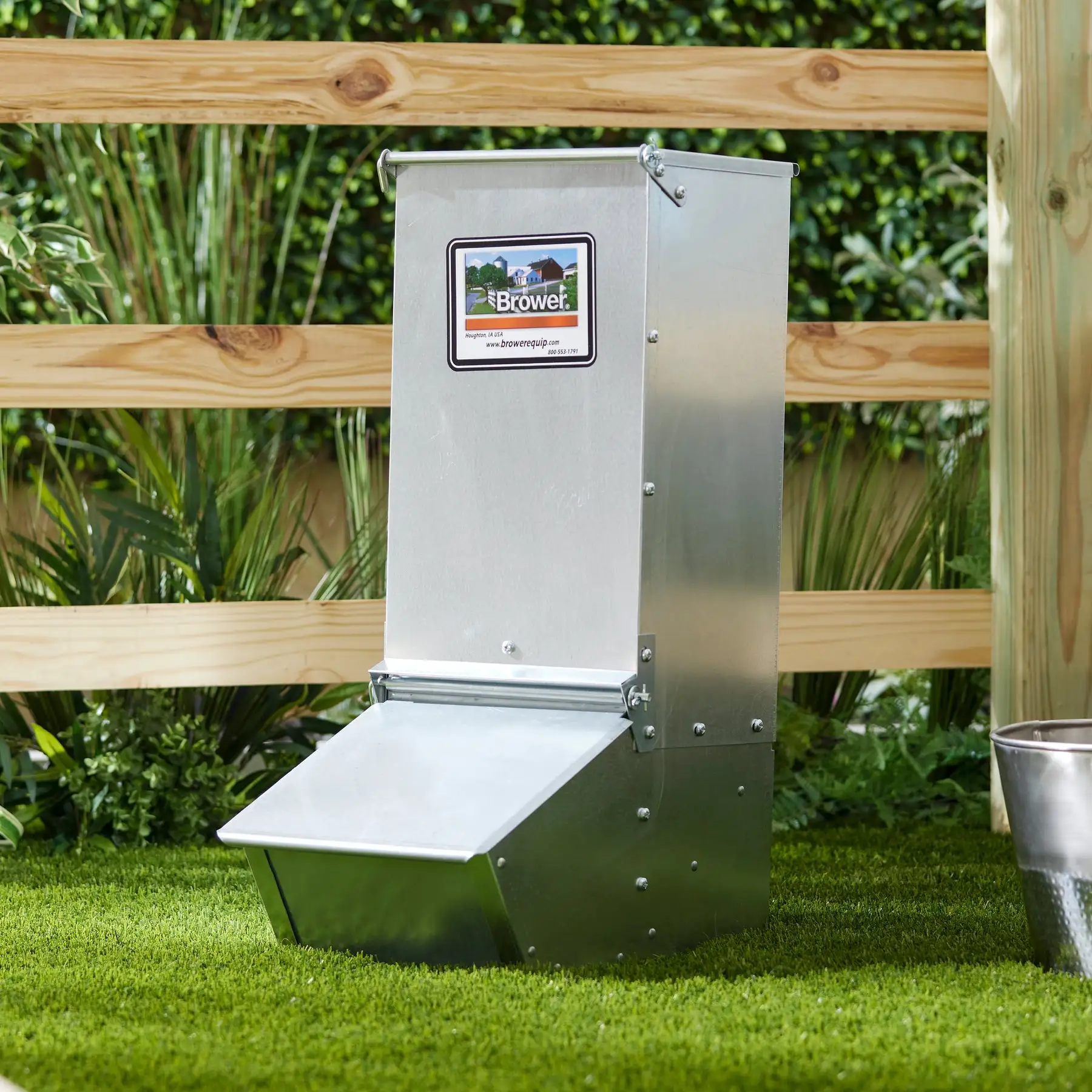 Brower 11H Single Door Hog Feeder for Supplemental Feeding, 1.5 Bushels ...
